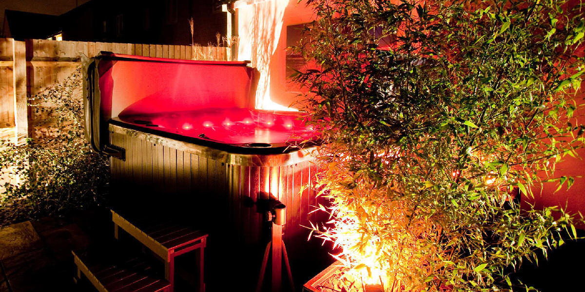 Inflatable Lifting Wedge for Hot Tubs | Airquee Technical